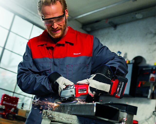 Cordless angle grinders in use: The practical check | Einhell Blog