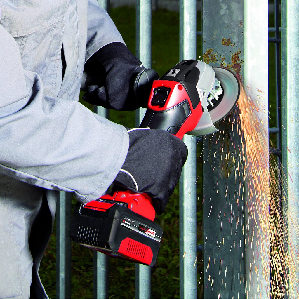 Cordless angle grinders in use: The practical check | Einhell Blog